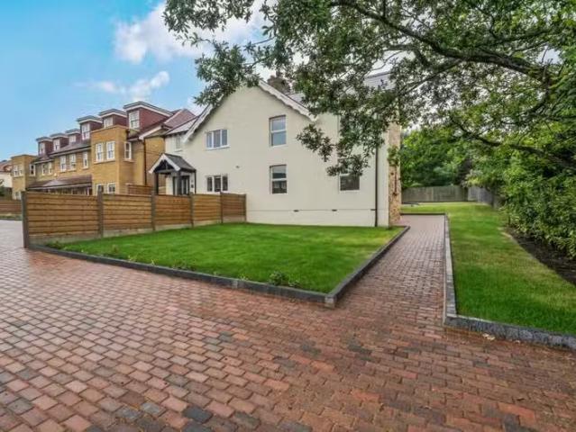 Unique 1 BA 3 bedroom semi detached house for rent in Station.