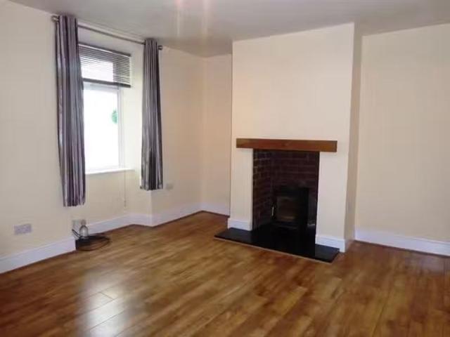 For Rent! 1 BA 3 bedroom terraced house for rent in 15 Queen S.