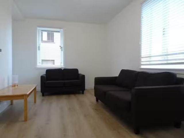 Cozy 1 BA 3 bedroom terraced house for rent in 21 Montrose Dri.