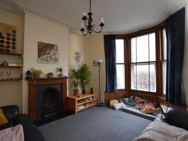 Nice 1 BA 3 bedroom terraced house for rent in Constitution Hi.