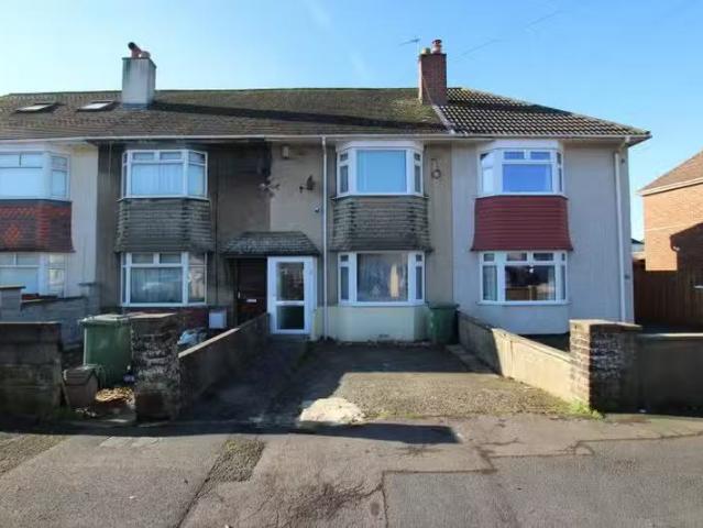 Just in! 1 BA 3 bedroom terraced house for rent in Conygre Gro.