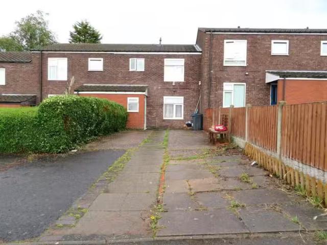 Cheap 1 BA 3 bedroom terraced house for rent in Camrose Croft.