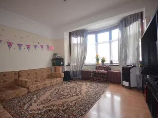 New 1 BA 3 bedroom terraced house for rent in Aldbourough Road.