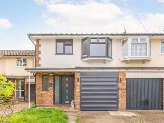 Just in! 1 BA 3 bedroom terraced house for rent in Allan Close.