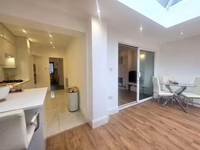 For Rent! 1 BA 3 bedroom terraced house for rent in Eaton Clos.