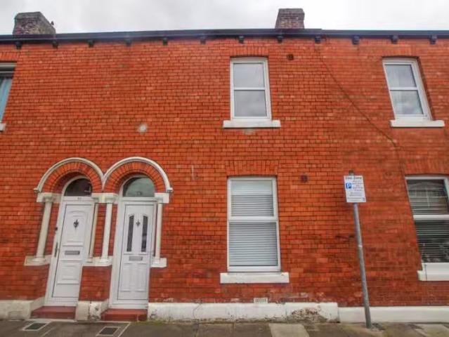 Cheap 1 BA 3 bedroom terraced house for rent in Fusehill Stree.