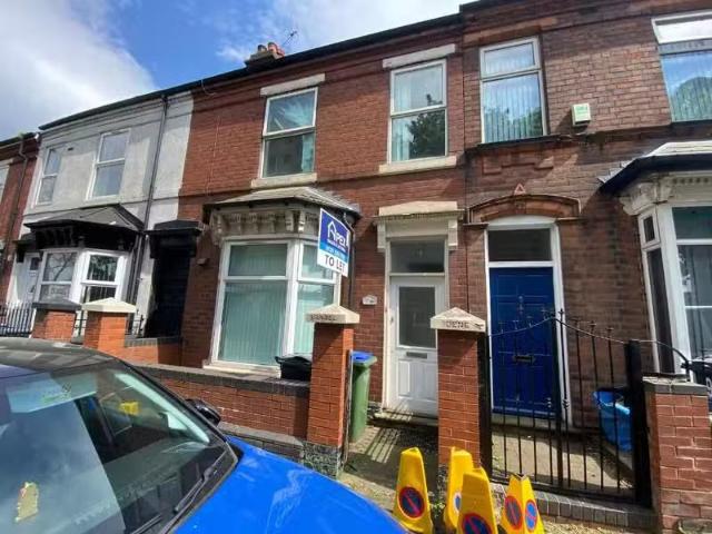 Rental! 1 BA 3 bedroom terraced house for rent in Hallam Stree.