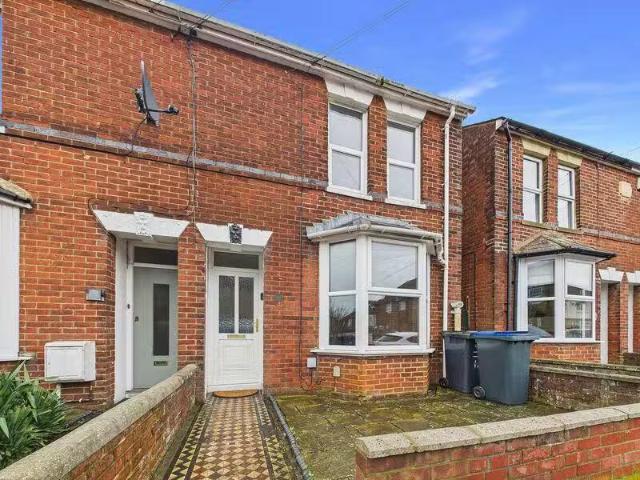 New 1 BA 3 bedroom terraced house for rent in Heaton Road, Can.