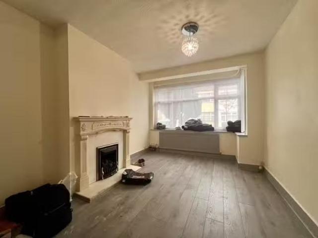 Unique 1 BA 3 bedroom terraced house for rent in Lawrence Aven.