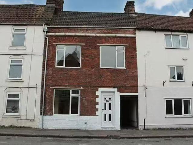 For Rent! 1 BA 3 bedroom terraced house for rent in Newtown, T.