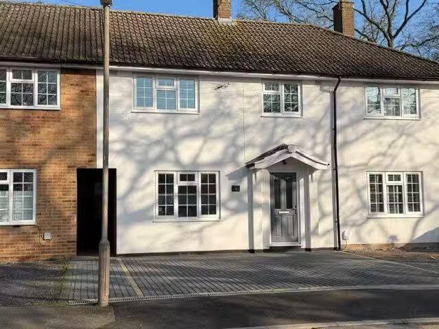 Rental! 1 BA 3 bedroom terraced house for rent in Saxon Close.