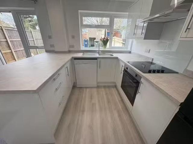 Cozy 1 BA 3 bedroom terraced house for rent in Sandy Hill Road.