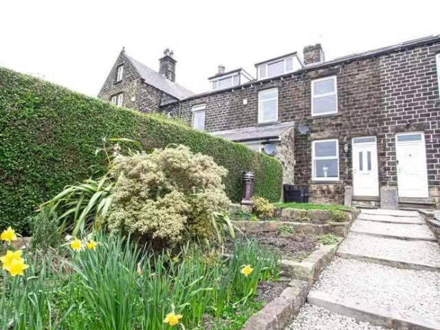 Charming 1 BA 3 bedroom terraced house for rent in School Terr.