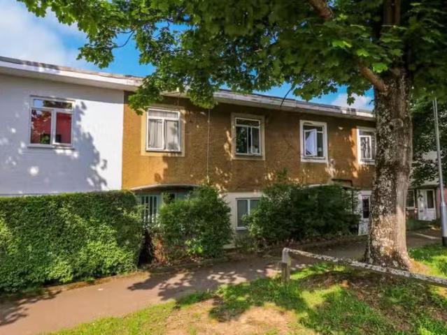 Deal! 1 BA 3 bedroom terraced house for rent in Shallcross Cre.