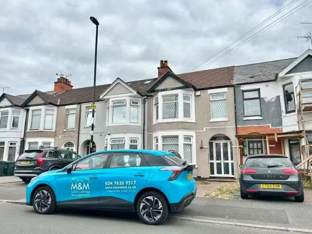 Unique 1 BA 3 bedroom terraced house for rent in partens Road.