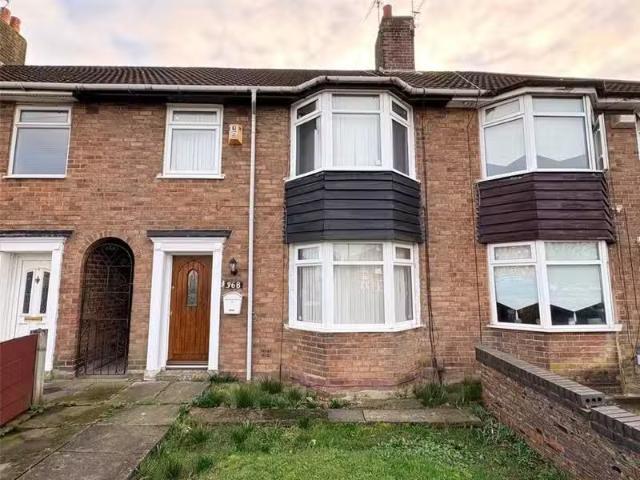 Just in! 1 BA 3 bedroom terraced house for rent in Princess Dr.