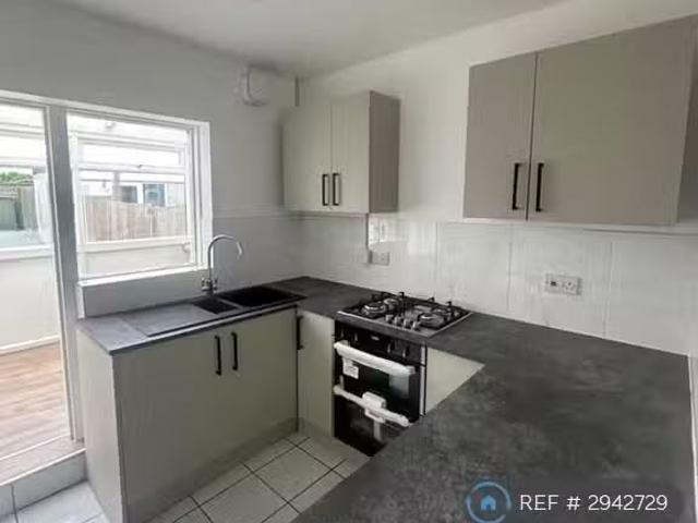 Unique 1 BA 3 bedroom terraced house for rent in Ransome Road.