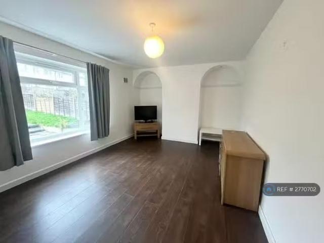 Cozy 1 BA 3 bedroom terraced house for rent in The Boxhill, Co.