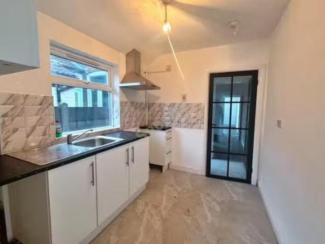 Rental! 1 BA 3 bedroom terraced house for rent in Vicarage Roa.