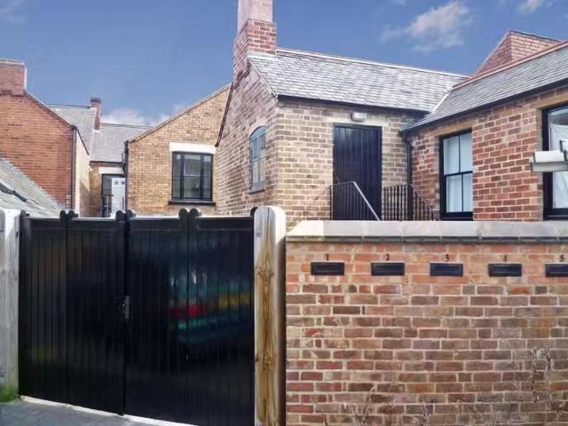 Charming 1 BA Flat to rent, Ernest Hall Way, Swadlincote, DE11.