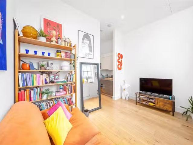 Nice 1 BA property to let in Clapham Road, London, SW9 £1,65.