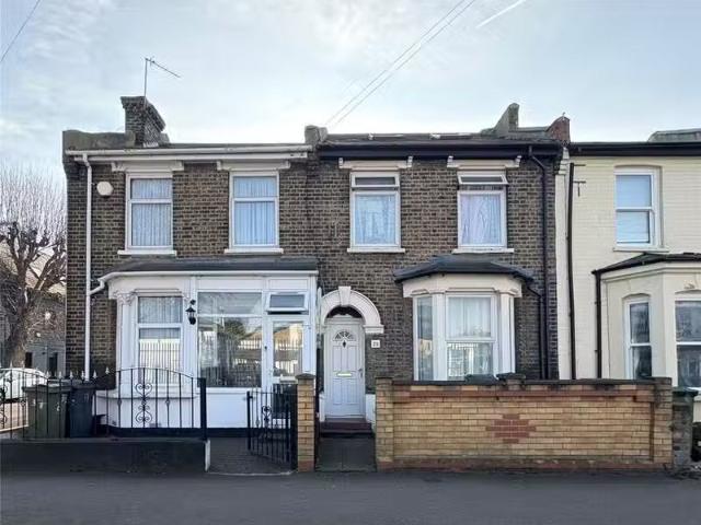 Unique 1 BA Property to rent, Boundary Road, Walthamstow, E17.