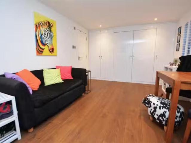 Cheap 1 BA Property for rent in Silbury Avenue, Mitcham, CR4