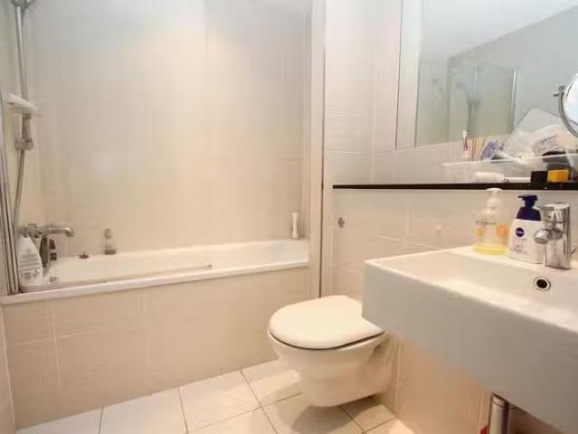 Unique 1 BA Studio apartment for rent in Bute Terrace, CARDIFF.
