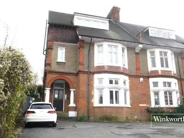 Nice 1 BA Studio apartment for rent in Station Road, New Barne.
