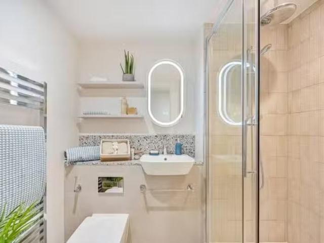 Rental! 1 BA Studio flat for rent in The Rex, Kingston, Kingst.