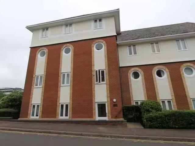 Nice 1 BA Studio flat for rent in Walsingham Close, Hatfield.