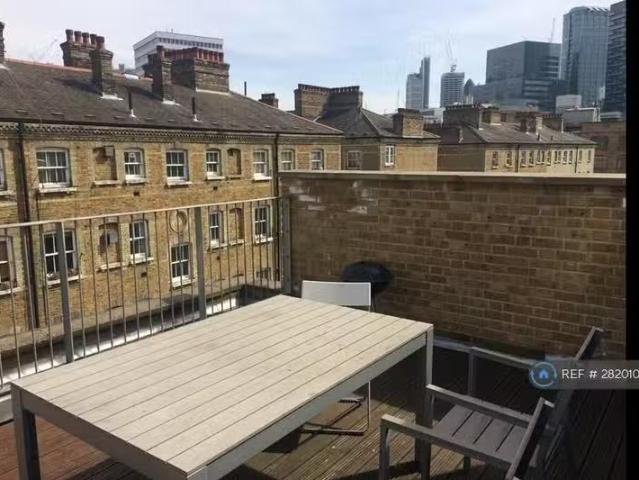 Rental! 1 BA Studio flat for rent in Whitecross Street, London.