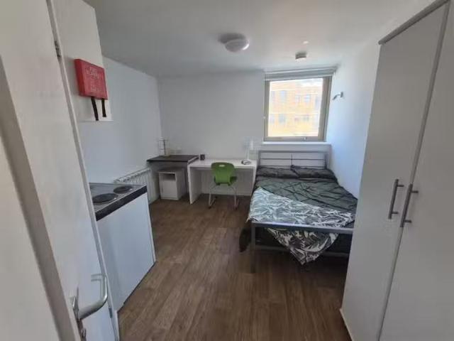Unique 1 BA Studio flat for rent in Bournemouth Studio, Bills.