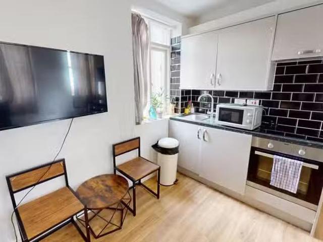 Cozy 1 BA Studio flat for rent in Brunswick Place, Hove, BN3