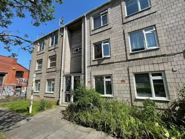 Cheap 1 BA Studio flat for rent in City Centre, Montague Court.