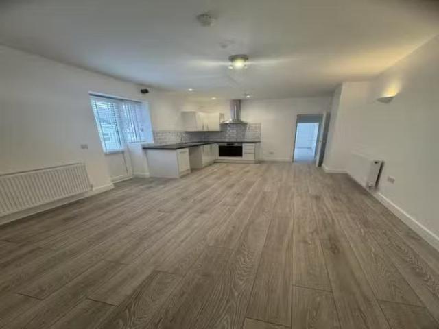 Unique 1 BA Studio flat for rent in Claude Road, Roath, Cardif.