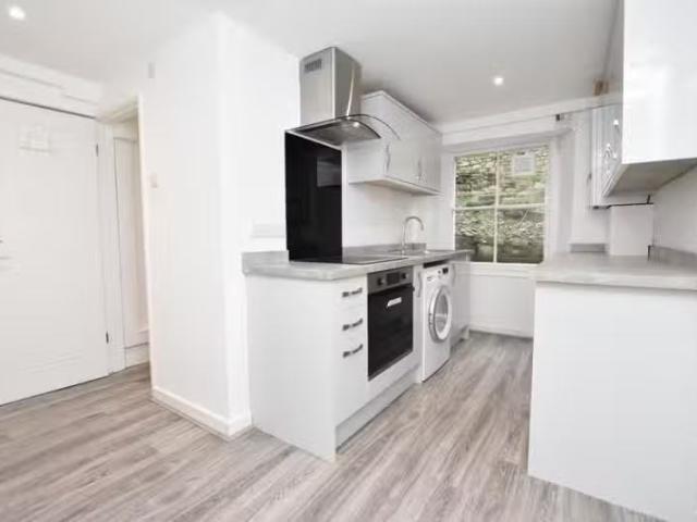 Unique 1 BA Studio flat for rent in Clevedon Terrace, Bristol.