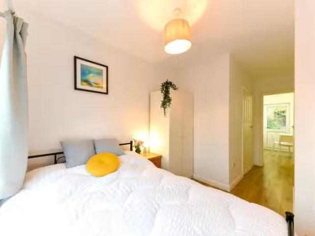 For Rent! 1 BA Studio flat for rent in Downsway, South Croydon.