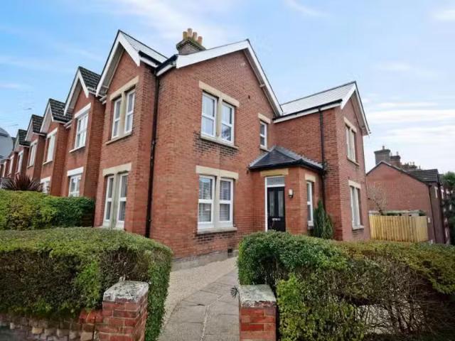 Just in! 1 BA Studio flat for rent in Garland Road, Poole, BH15