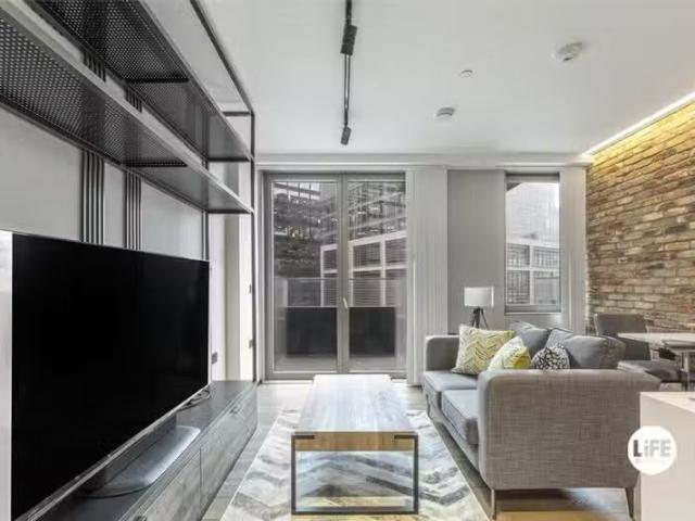 For Rent! 1 BA Studio flat for rent in Hewett Street, Shoredit.