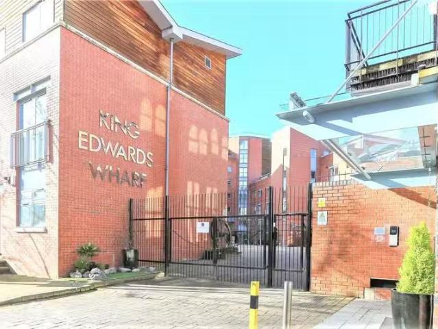Deal! 1 BA Studio flat for rent in King Edwards Wharf, Sheepco.