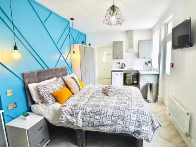 New 1 BA Studio flat for rent in Livingstone Road, Derby, Derb.