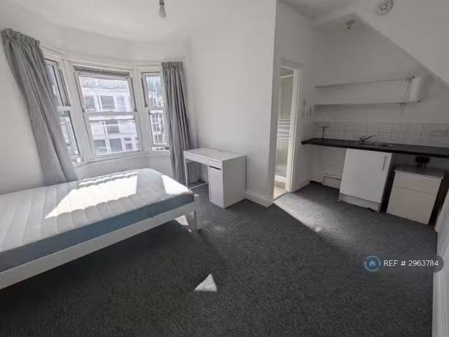 Nice 1 BA Studio flat for rent in Montpelier, Bristol, BS6