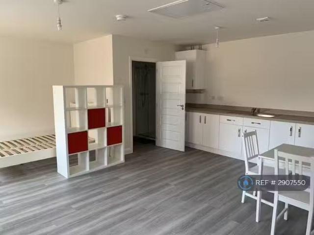 Unique 1 BA Studio flat for rent in Osprey Drive, Cambridge, CB2