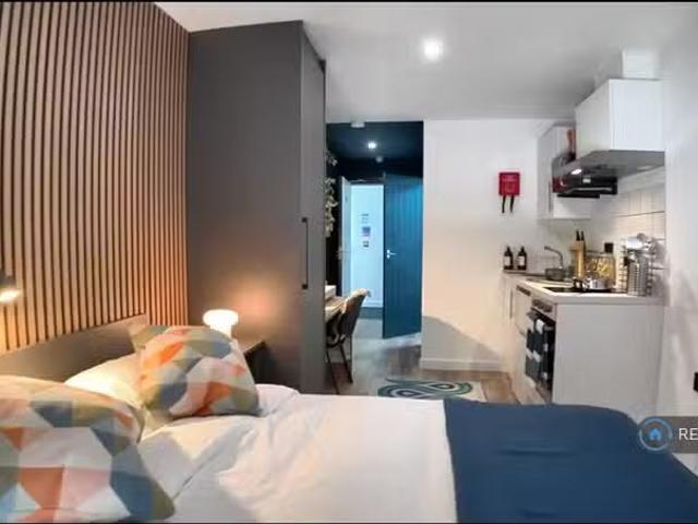 Nice 1 BA Studio flat for rent in Pershore Road, Stirchley, Bi.