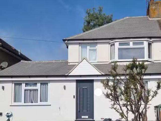 Cozy 1 BA Studio flat for rent in St Annes Road, London Colney.