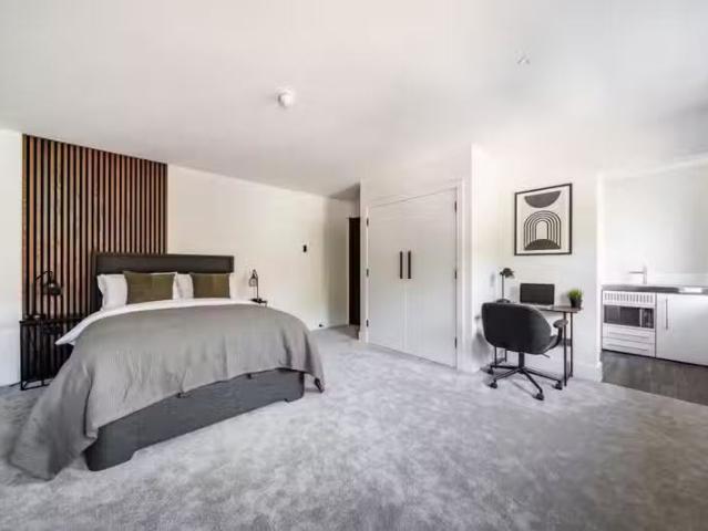 Cozy 1 BA Studio flat for rent in Station Approach, Aldershot.