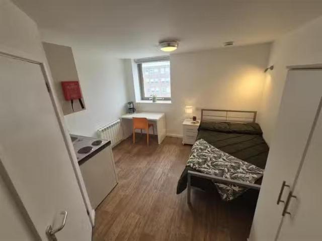Unique 1 BA Studio flat for rent in studios Only £695, BH1