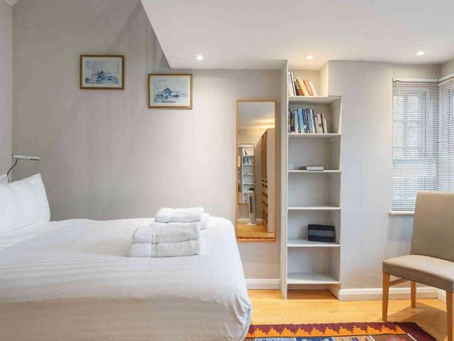 Unique 1 bed in Chelsea off the Kings Road