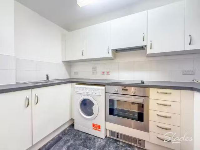 Nice 1 bedroom apartment for rent in Breeze, 4 Owls Road, Bour.